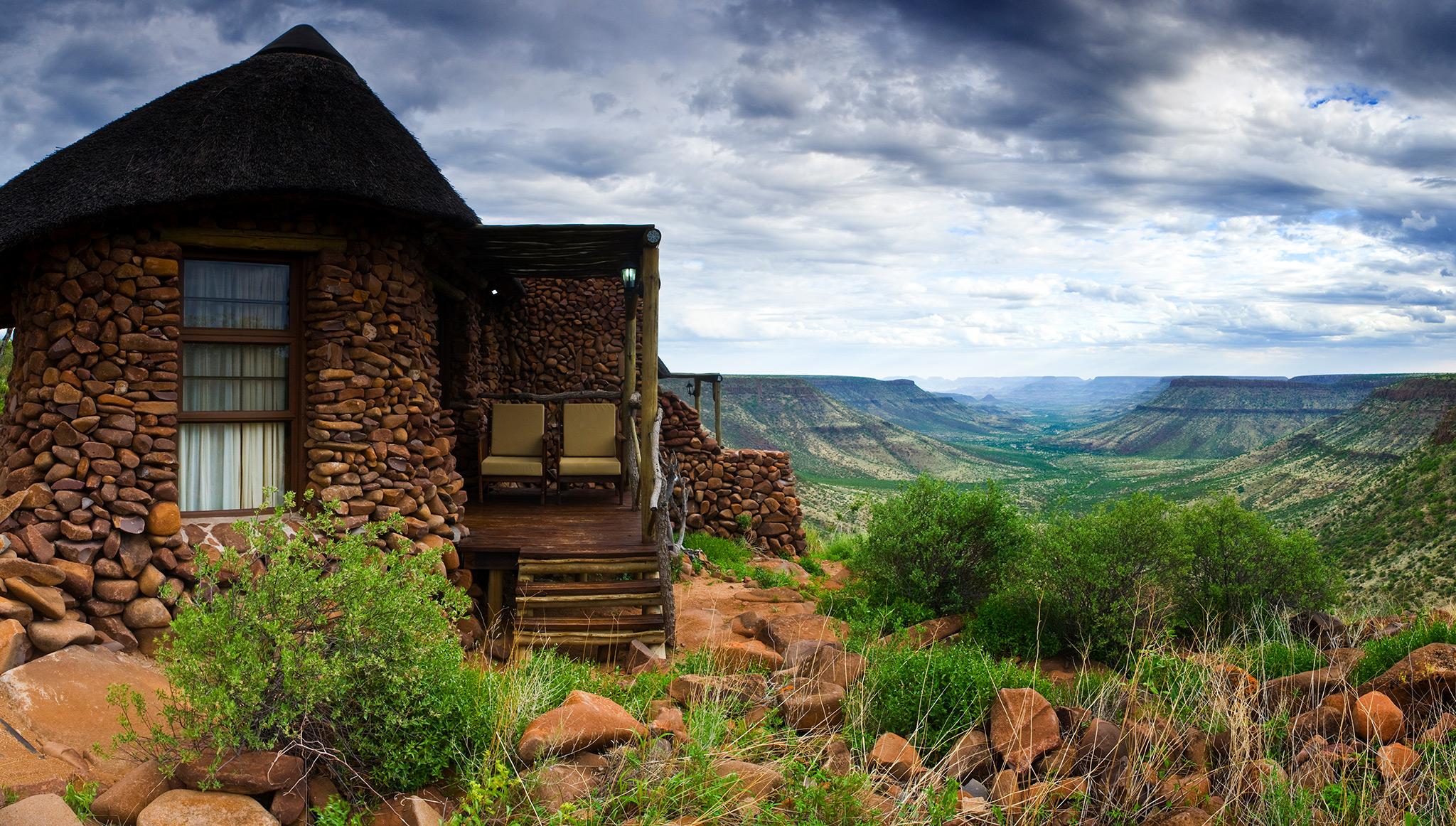 Namibia Lodge Tours - experience warm hospitality & exciting safaris