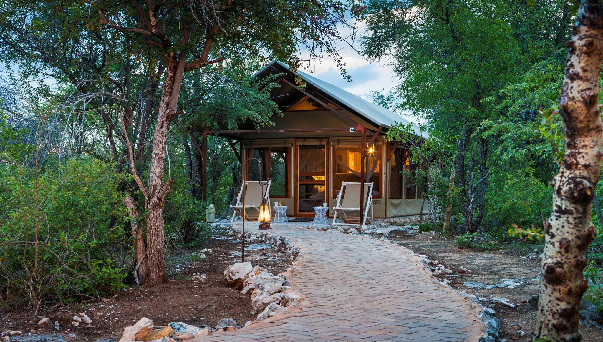 Namibia Lodge Tours - experience warm hospitality & exciting safaris