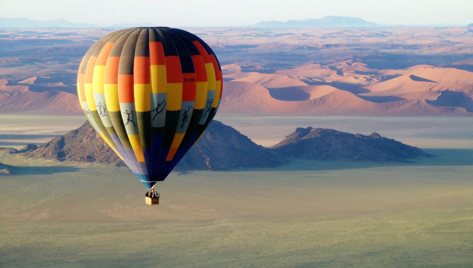 Sossusvlei in Namibia: Travel Guide & Tours